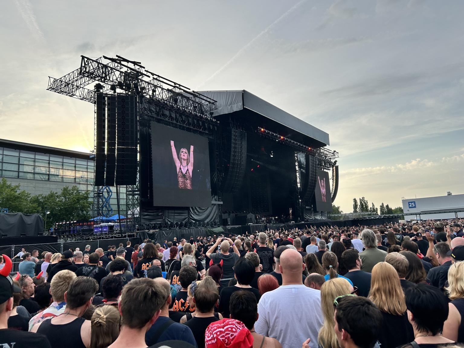 AC/DC Hannover Konzertkritik: Gemischte Gefühle und hohe Kosten